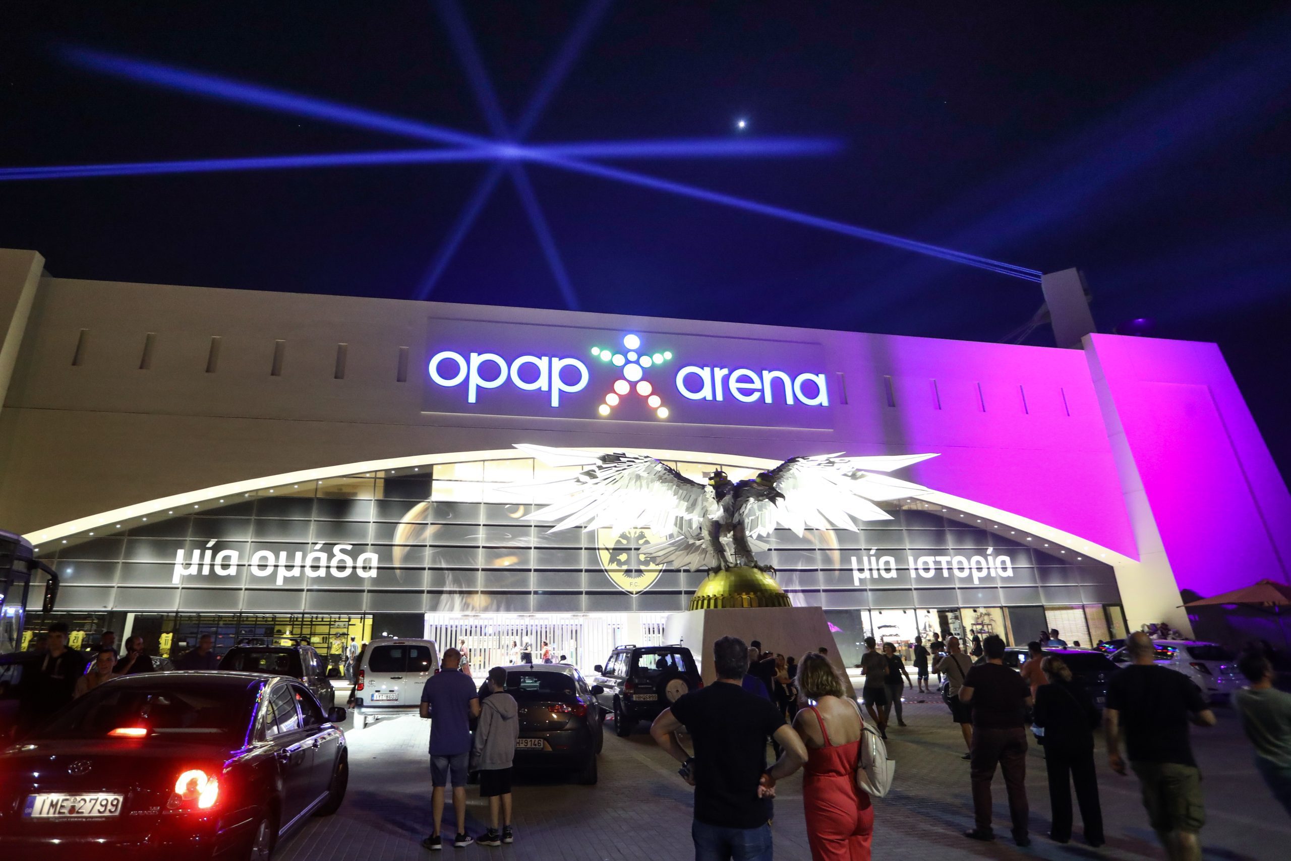 OPAP Arena – Φωτίστηκε εντυπωσιακά ο δικέφαλος αετός – Αναμμένες και οι ...